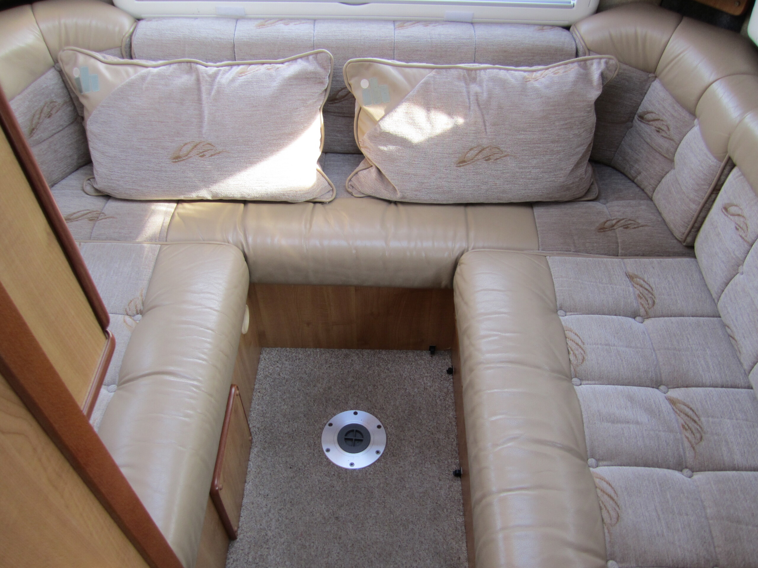 *SOLD* IH Tio R Motorhome Campervan 2007 Fiat 2.8L Manual – Very High Spec - Rear Lounge ...